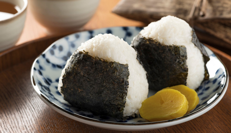 を入れるだけ!?いつものおにぎり格上げ術 | クックパッドニュース