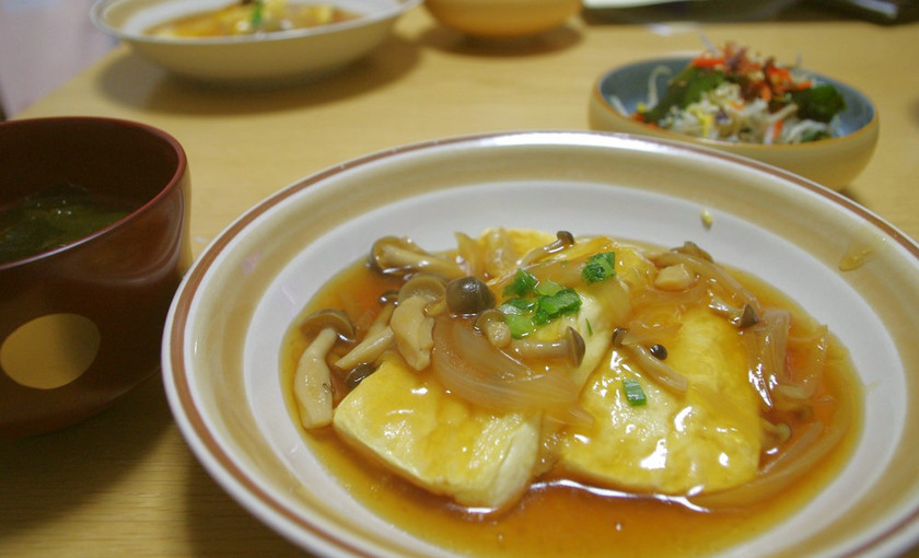 豆腐ステーキ☆しめじ＆たまねぎあんかけ By りんご19 【クックパッド】 簡単おいしいみんなのレシピが348万品