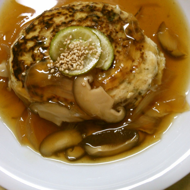 基本からアレンジまで！思わずつくりたくなる「豆腐ハンバーグ あんかけソース」のレシピ集