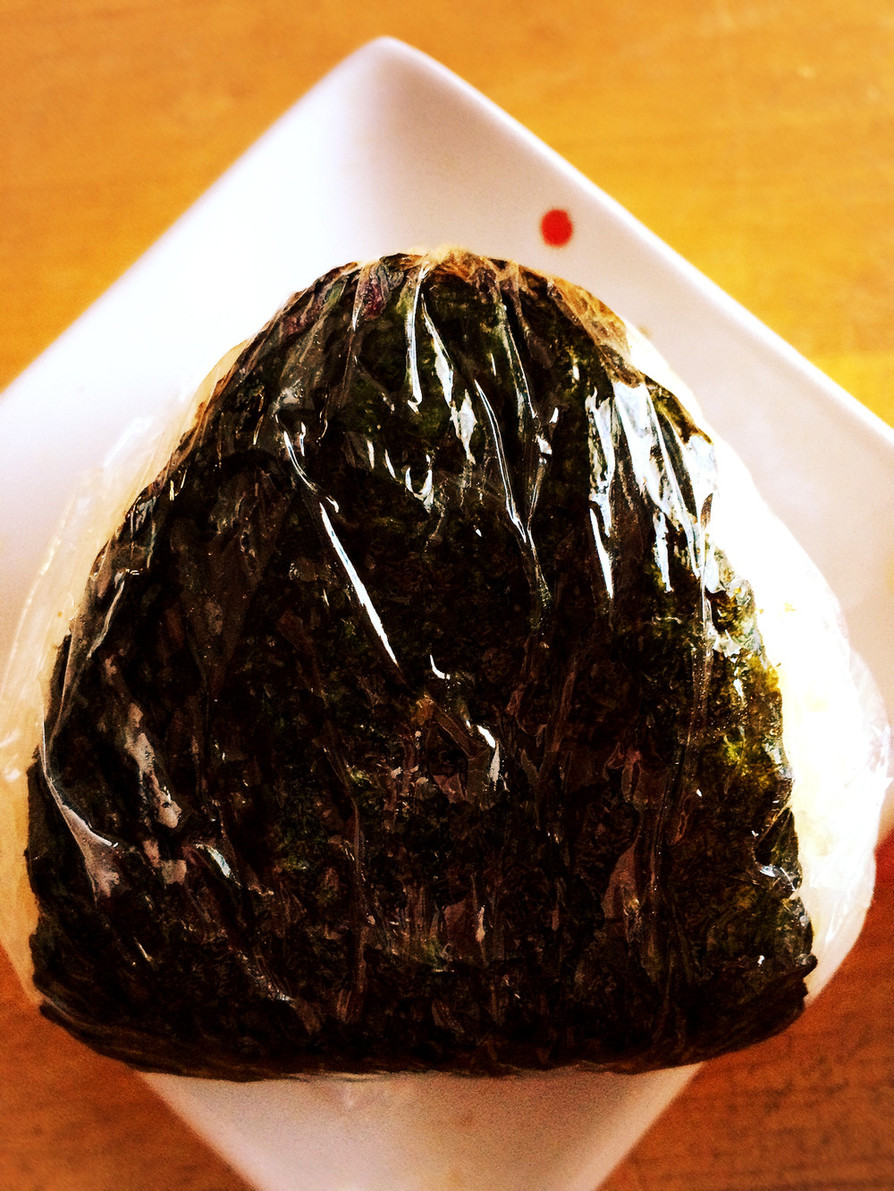 ラップで簡単！手を汚さずにおにぎり By ぐうたらmama2 【クックパッド】 簡単おいしいみんなのレシピが396万品