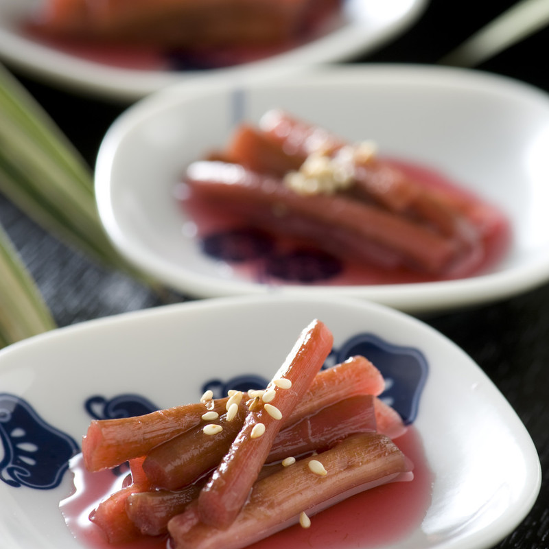 基本からアレンジまで！思わずつくりたくなる「赤ずいき」のレシピ集