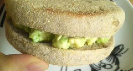 イングリッシュマフィン*アボカドサンド by sayaお 【クックパッド】 簡単おいしいみんなのレシピが317万品