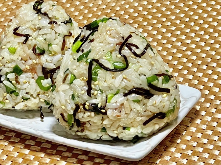 何個でも食べられる！塩昆布おにぎり by ふんにゃん 【クックパッド】 簡単おいしいみんなのレシピが396万品